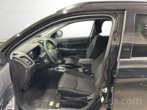 Black Mitsubishi ASX 2020 in Riga, with an engine capacity of 2.00 L and mileage of 90 thousand km for 14990 €, photo 10 on AUTOMOTO.COM.LV