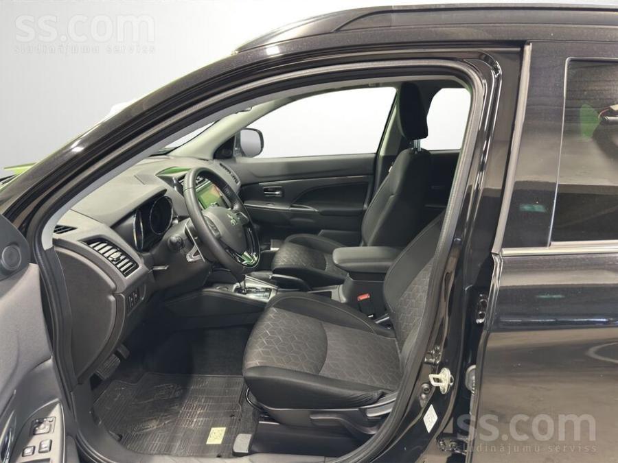 Black Mitsubishi ASX 2020 in Riga, with an engine capacity of 2.00 L and mileage of 90 thousand km for 14990 €, photo 10 on AUTOMOTO.COM.LV