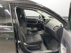 Black Mitsubishi ASX 2020 in Riga, with an engine capacity of 2.00 L and mileage of 90 thousand km for 14990 €, photo 17 on AUTOMOTO.COM.LV