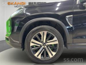 Black Mitsubishi ASX 2020 in Riga, with an engine capacity of 2.00 L and mileage of 90 thousand km for 14990 €, photo 19 on AUTOMOTO.COM.LV