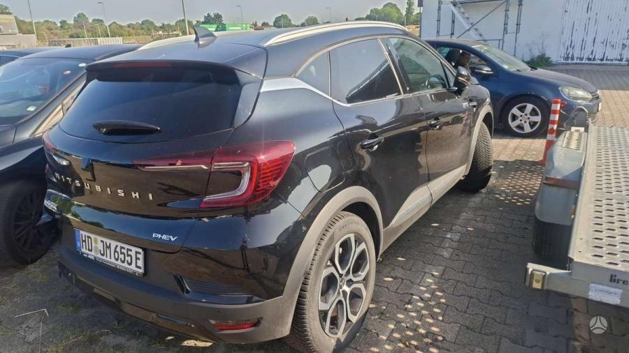 Black Mitsubishi ASX 2024 in Telschi, with an engine capacity of 1.60 L and mileage of 25 thousand km for 13900 €, photo 4 on AUTOMOTO.COM.LV