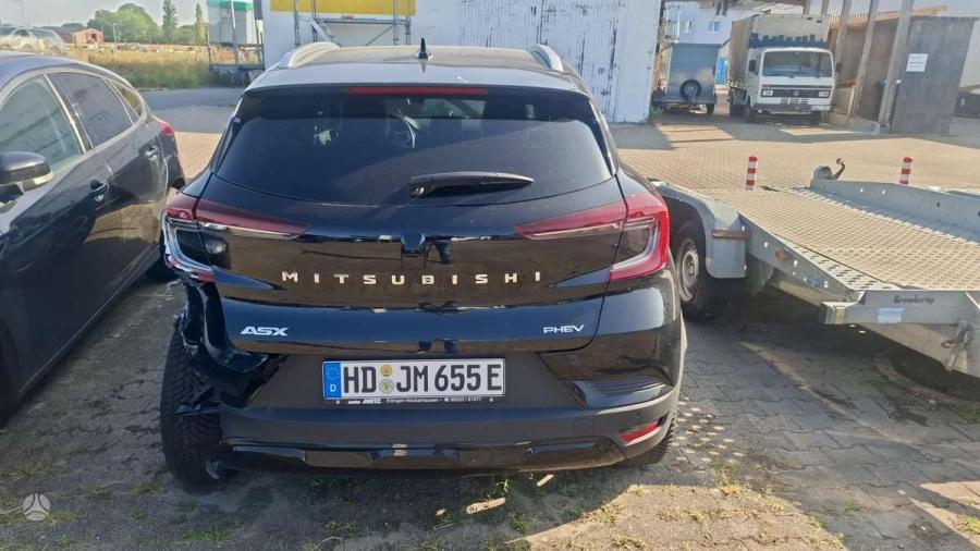 Black Mitsubishi ASX 2024 in Telschi, with an engine capacity of 1.60 L and mileage of 25 thousand km for 13900 €, photo 5 on AUTOMOTO.COM.LV