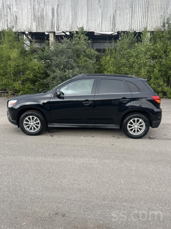 Black Mitsubishi ASX 2011 in Kraslava, with an engine capacity of 1.60 L and mileage of 247 thousand km for 3500 €, photo 2 on AUTOMOTO.COM.LV