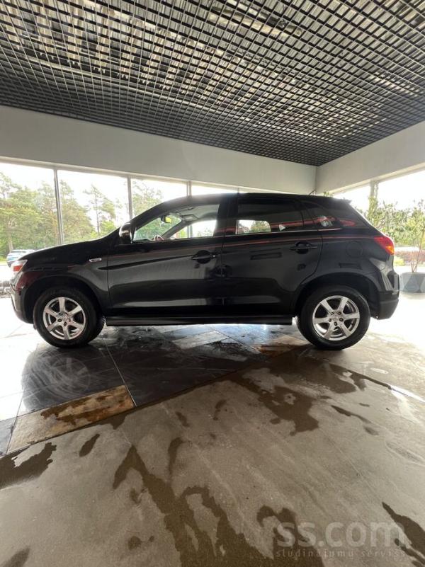 Black Mitsubishi ASX 2012 in Jekabpils, with an engine capacity of 1.80 L and mileage of 297 thousand km for 4200 €, photo 3 on AUTOMOTO.COM.LV