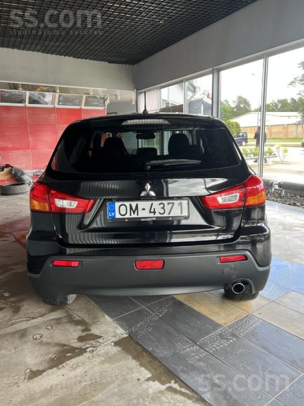 Black Mitsubishi ASX 2012 in Jekabpils, with an engine capacity of 1.80 L and mileage of 297 thousand km for 4200 €, photo 5 on AUTOMOTO.COM.LV
