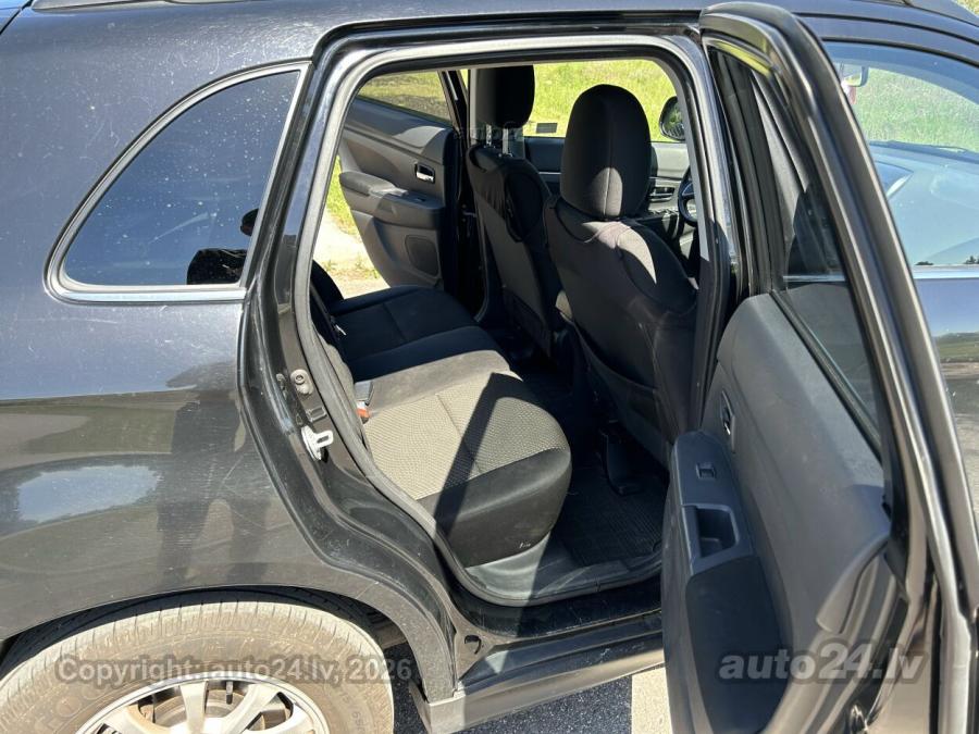 Black Mitsubishi ASX 2013 in Tallinn, with an engine capacity of 1.60 L and mileage of 228 thousand km for 4000 €, photo 8 on AUTOMOTO.COM.LV