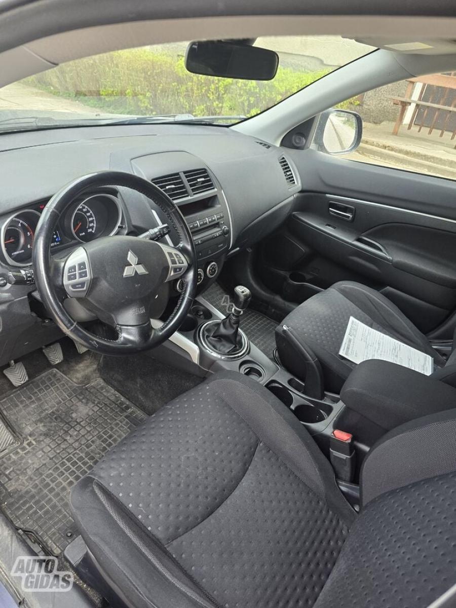 Blue Mitsubishi ASX 2011 in Vilnius, with an engine capacity of 1.80 L and mileage of 329 thousand km for 3650 €, photo 8 on AUTOMOTO.COM.LV