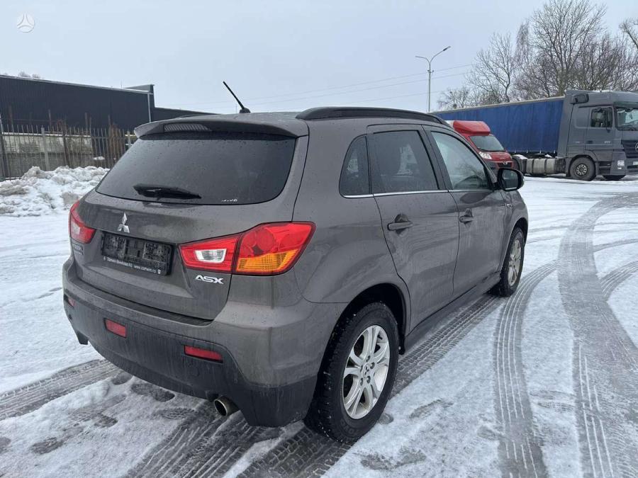 Brūns Mitsubishi ASX 2010 Marijampole, ar dzinēja tilpumu 1.80 L un nobraukumu 257 tūkst. km par 3950 €, foto 5 vietnē AUTOMOTO.COM.LV
