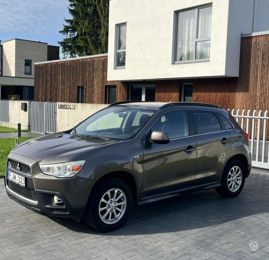 Brown Mitsubishi ASX 2011 in Vilnius, with an engine capacity of 1.60 L and mileage of 287 thousand km for 2000 €, photo 1 on AUTOMOTO.COM.LV