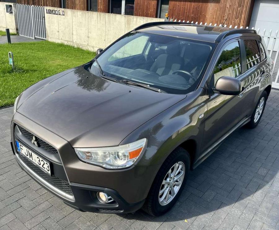 Brown Mitsubishi ASX 2011 in Vilnius, with an engine capacity of 1.60 L and mileage of 287 thousand km for 2000 €, photo 3 on AUTOMOTO.COM.LV