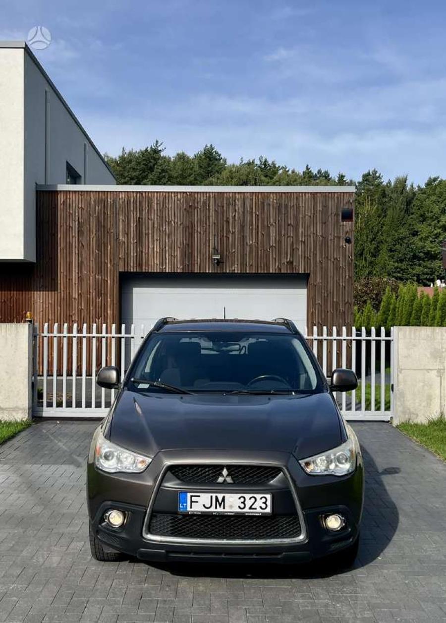 Brown Mitsubishi ASX 2011 in Vilnius, with an engine capacity of 1.60 L and mileage of 287 thousand km for 2000 €, photo 4 on AUTOMOTO.COM.LV