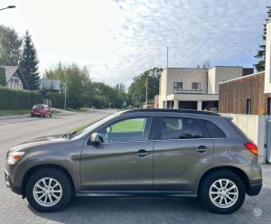 Brown Mitsubishi ASX 2011 in Vilnius, with an engine capacity of 1.60 L and mileage of 287 thousand km for 2000 €, photo 7 on AUTOMOTO.COM.LV