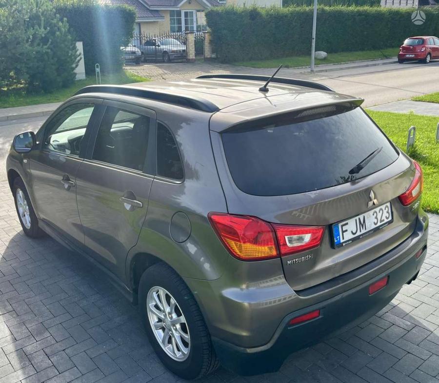 Brown Mitsubishi ASX 2011 in Vilnius, with an engine capacity of 1.60 L and mileage of 287 thousand km for 2000 €, photo 8 on AUTOMOTO.COM.LV