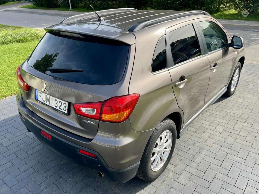 Brown Mitsubishi ASX 2011 in Vilnius, with an engine capacity of 1.60 L and mileage of 287 thousand km for 2000 €, photo 9 on AUTOMOTO.COM.LV