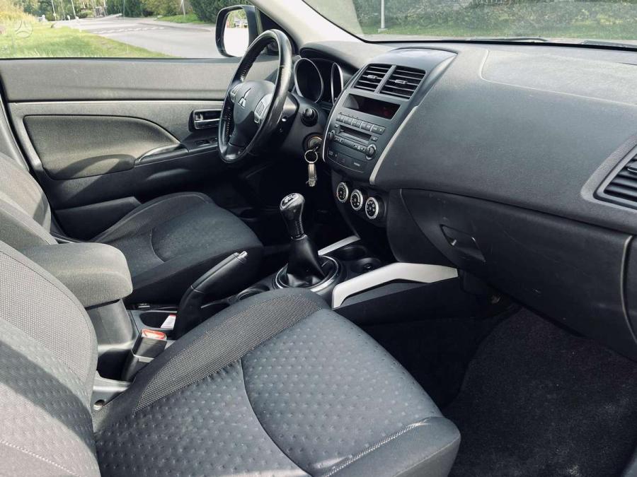 Brown Mitsubishi ASX 2011 in Vilnius, with an engine capacity of 1.60 L and mileage of 287 thousand km for 2000 €, photo 17 on AUTOMOTO.COM.LV
