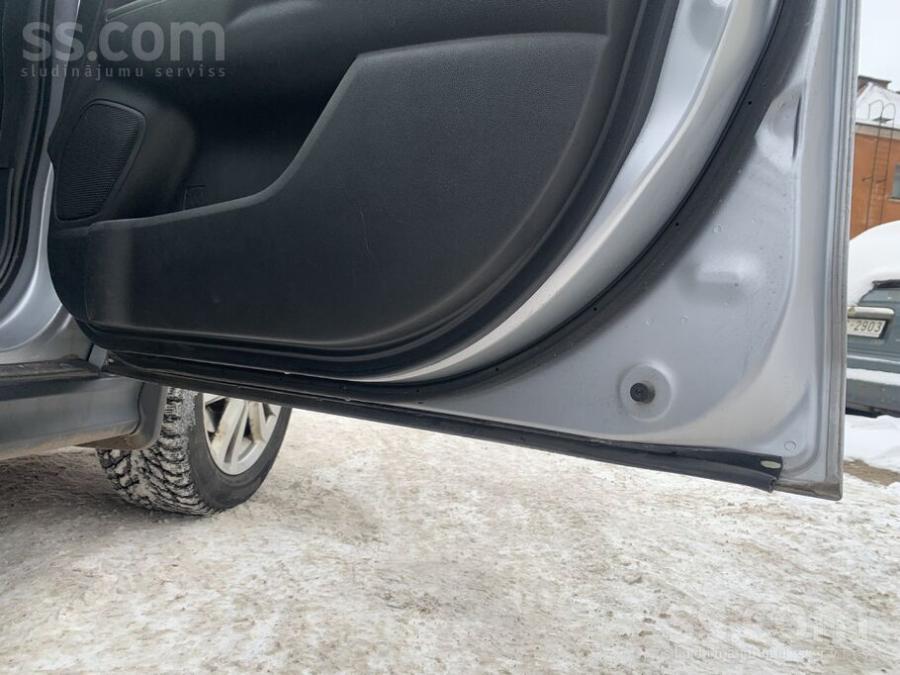 Mitsubishi ASX 2011 in Riga, with an engine capacity of 1.80 L and mileage of 228 thousand km for 4300 €, photo 7 on AUTOMOTO.COM.LV