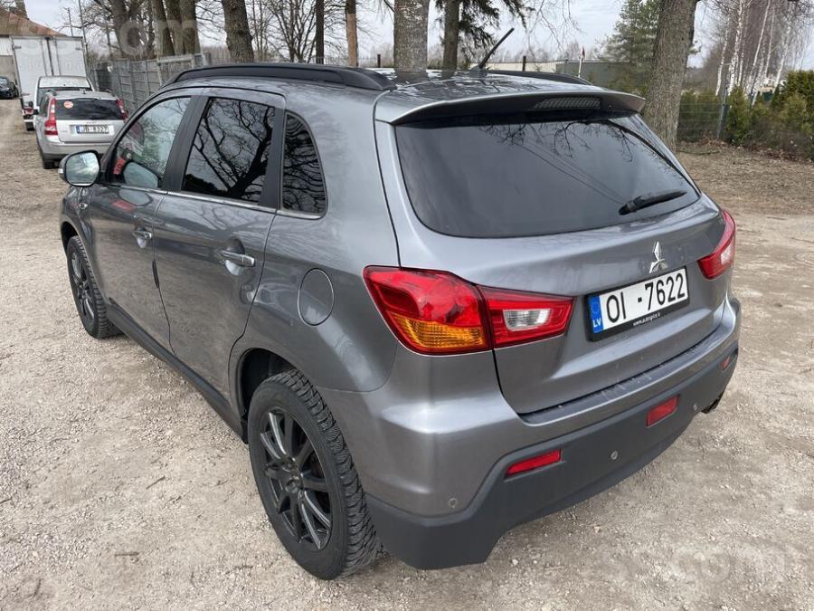 Grey Mitsubishi ASX 2010 in Riga, with an engine capacity of 1.80 L and mileage of 284 thousand km for 5490 €, photo 4 on AUTOMOTO.COM.LV