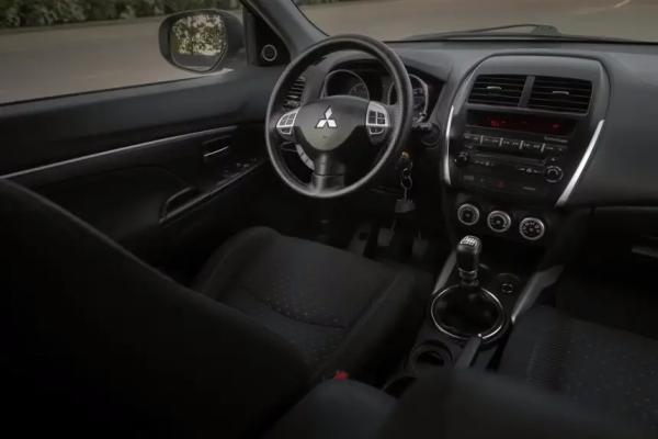 Pelēks Mitsubishi ASX 2011 Jelgava, ar dzinēja tilpumu 1.80 L un nobraukumu 222 tūkst. km par 7400 €, foto 6 vietnē AUTOMOTO.COM.LV