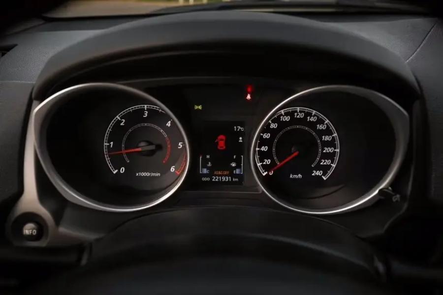 Grey Mitsubishi ASX 2011 in Jelgava, with an engine capacity of 1.80 L and mileage of 222 thousand km for 7400 €, photo 9 on AUTOMOTO.COM.LV