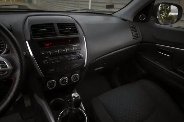 Pelēks Mitsubishi ASX 2011 Jelgava, ar dzinēja tilpumu 1.80 L un nobraukumu 222 tūkst. km par 7400 €, foto 9 vietnē AUTOMOTO.COM.LV