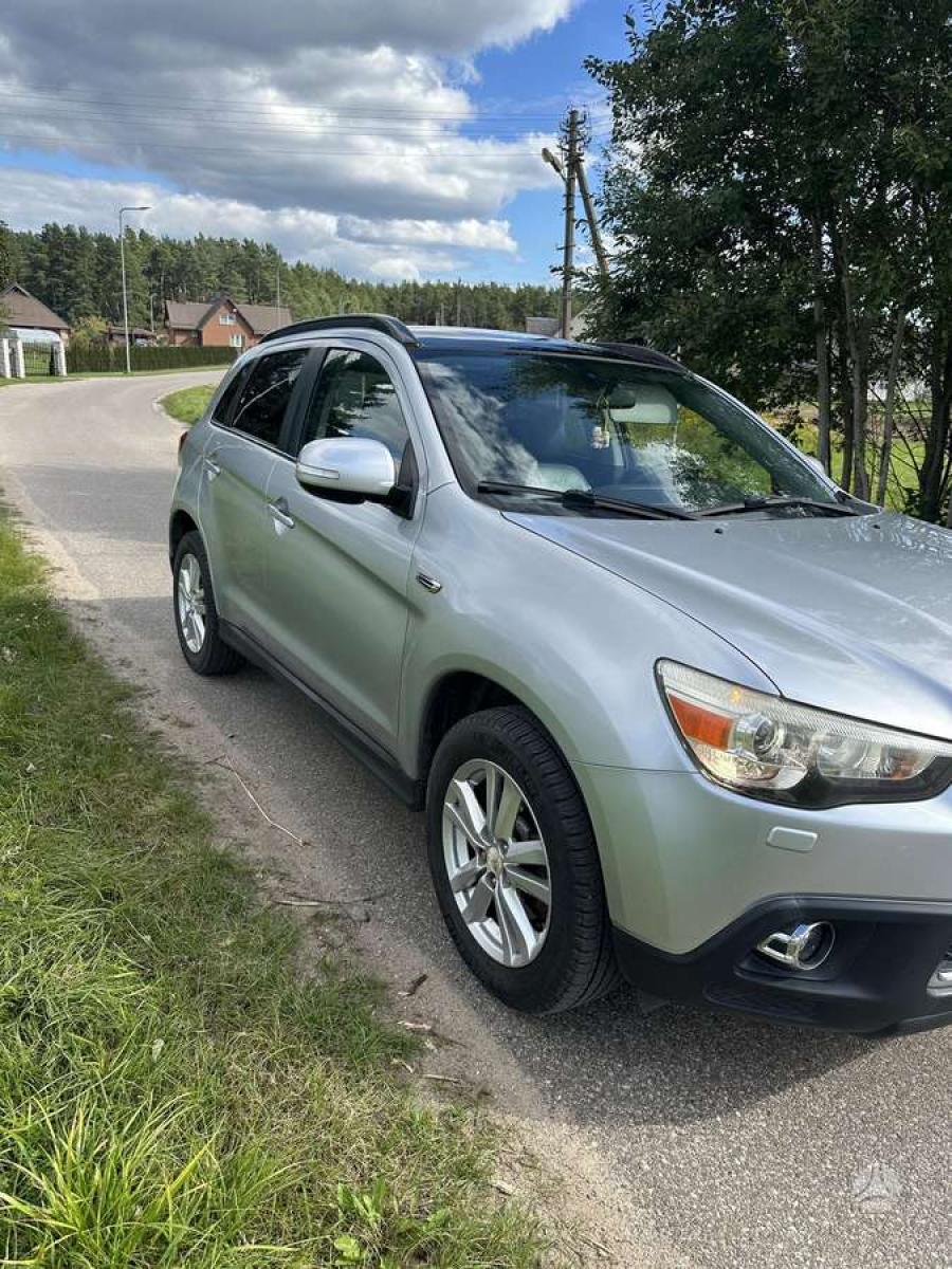 Grey Mitsubishi ASX 2011 in Vilnius, with an engine capacity of 1.80 L and mileage of 236 thousand km for 5500 €, photo 3 on AUTOMOTO.COM.LV