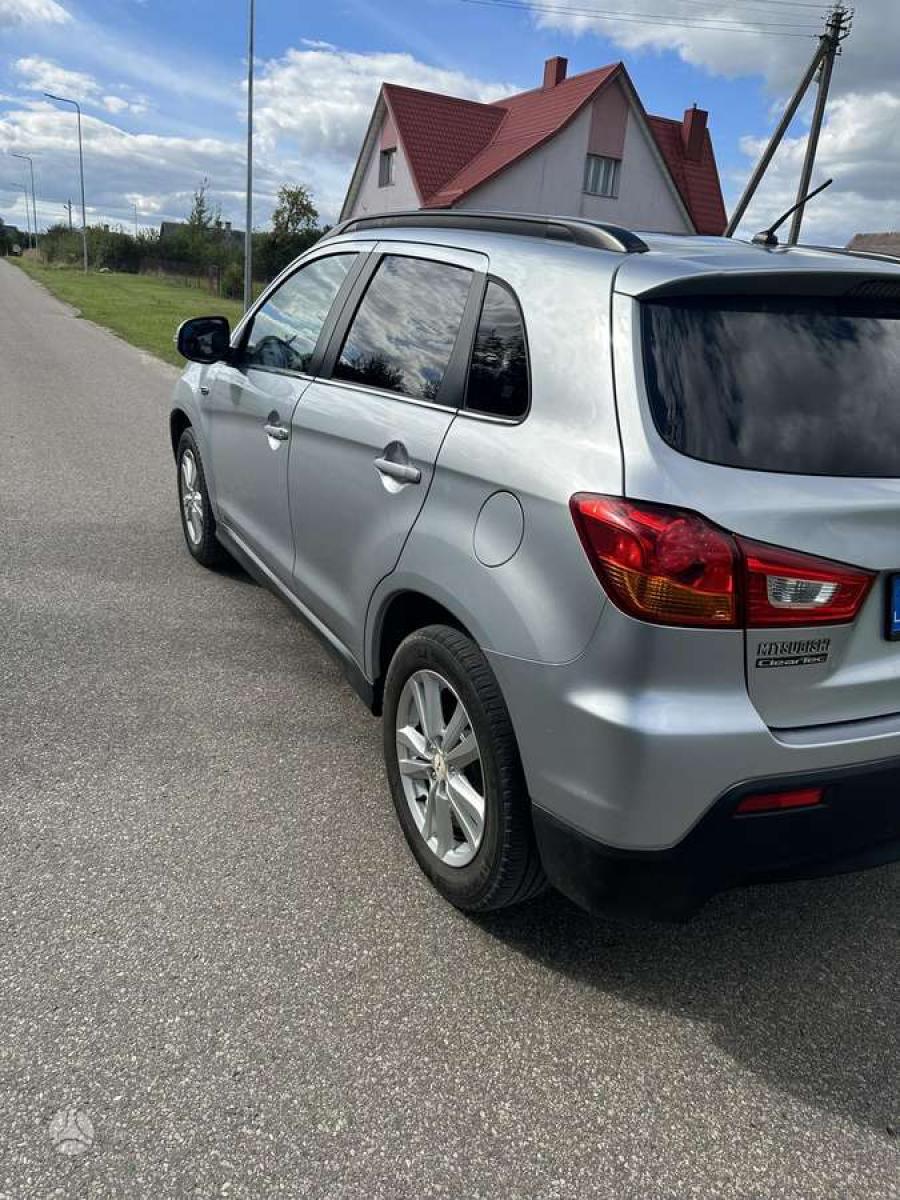 Grey Mitsubishi ASX 2011 in Vilnius, with an engine capacity of 1.80 L and mileage of 236 thousand km for 5500 €, photo 6 on AUTOMOTO.COM.LV