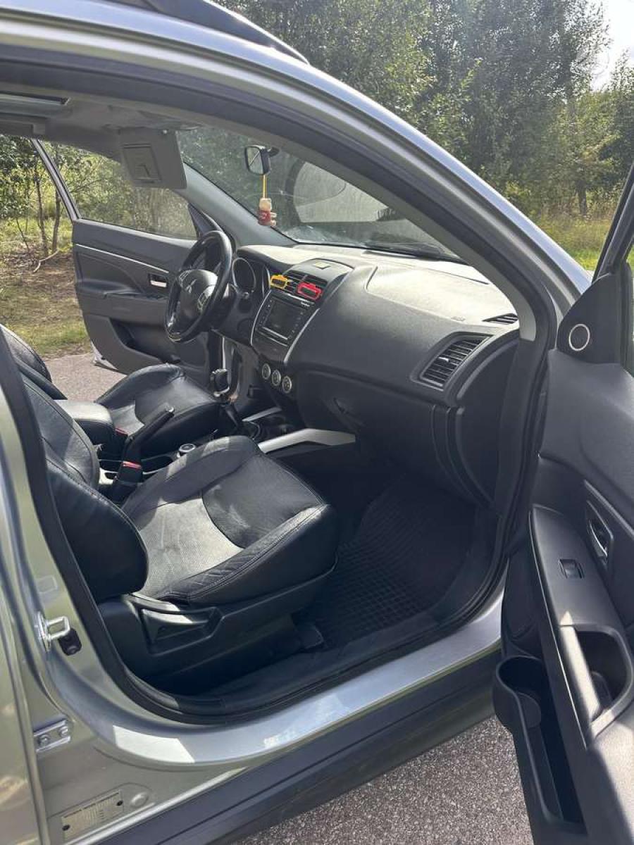 Grey Mitsubishi ASX 2011 in Vilnius, with an engine capacity of 1.80 L and mileage of 236 thousand km for 5500 €, photo 8 on AUTOMOTO.COM.LV