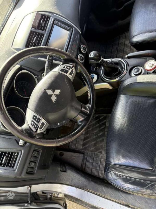 Grey Mitsubishi ASX 2011 in Panevezys, with an engine capacity of 1.80 L and mileage of 266 thousand km for 1700 €, photo 5 on AUTOMOTO.COM.LV