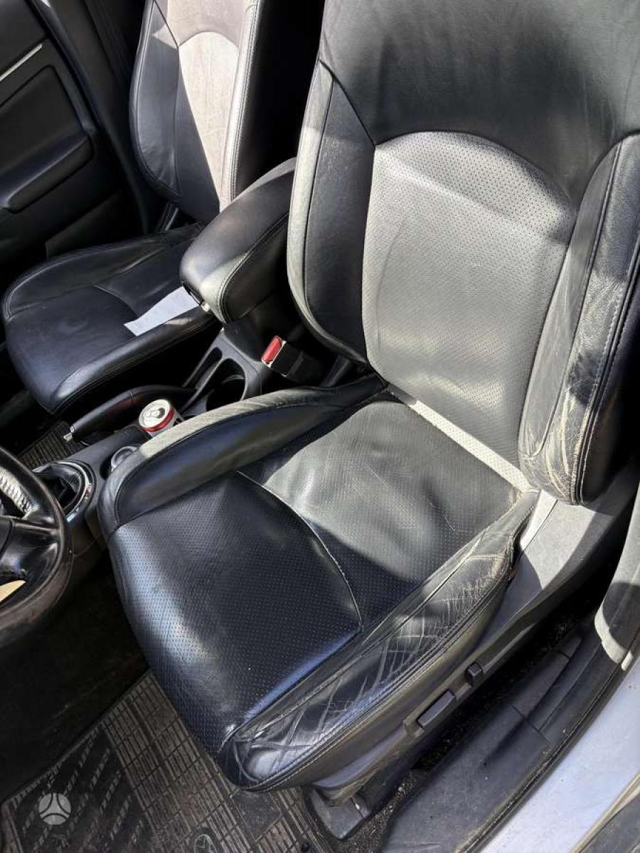 Grey Mitsubishi ASX 2011 in Panevezys, with an engine capacity of 1.80 L and mileage of 266 thousand km for 1700 €, photo 6 on AUTOMOTO.COM.LV