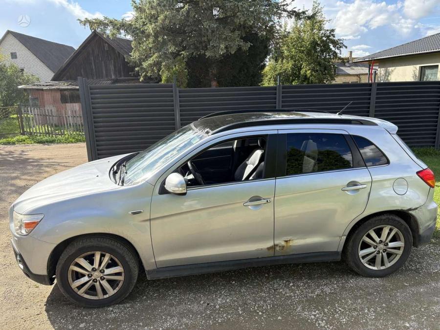 Grey Mitsubishi ASX 2011 in Panevezys, with an engine capacity of 1.80 L and mileage of 266 thousand km for 1700 €, photo 8 on AUTOMOTO.COM.LV