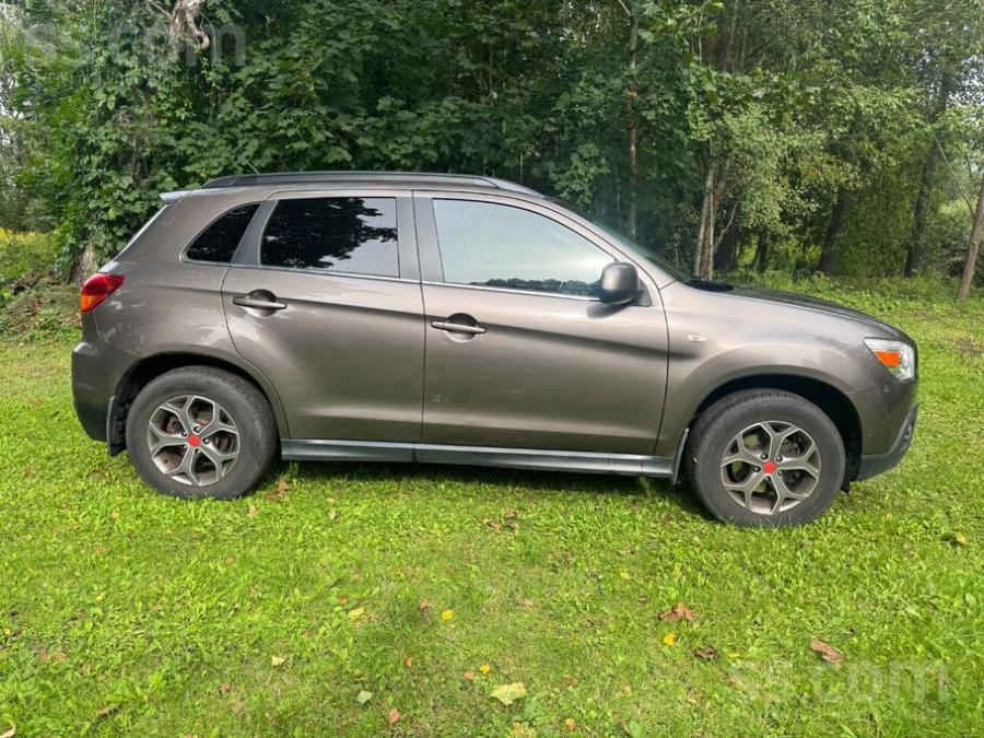 Grey Mitsubishi ASX 2011 in Riga, with an engine capacity of 1.60 L and mileage of 184 thousand km for 5100 €, photo 1 on AUTOMOTO.COM.LV