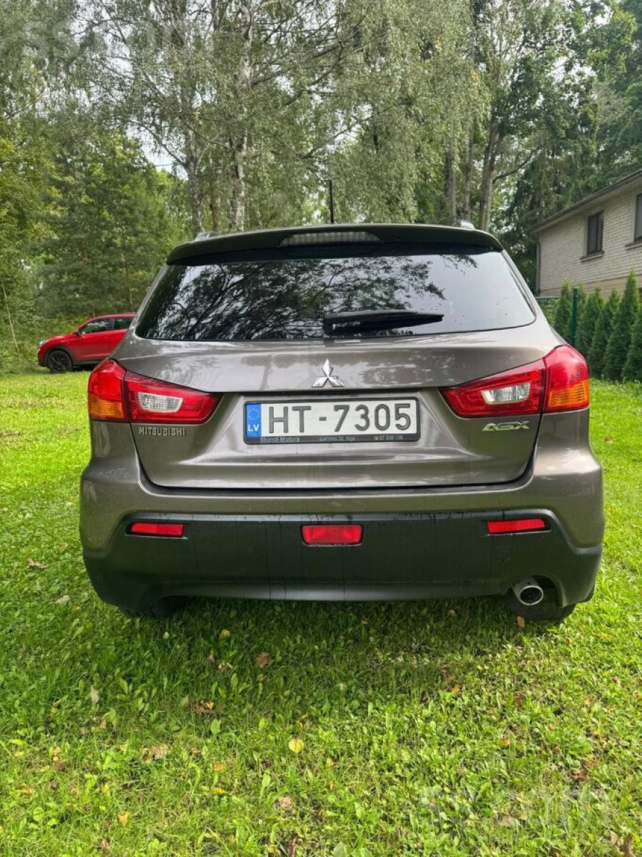 Grey Mitsubishi ASX 2011 in Riga, with an engine capacity of 1.60 L and mileage of 184 thousand km for 5100 €, photo 3 on AUTOMOTO.COM.LV