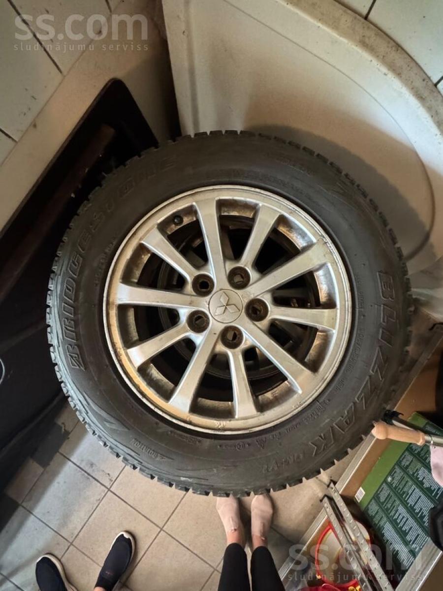 Grey Mitsubishi ASX 2011 in Riga, with an engine capacity of 1.60 L and mileage of 184 thousand km for 5100 €, photo 6 on AUTOMOTO.COM.LV