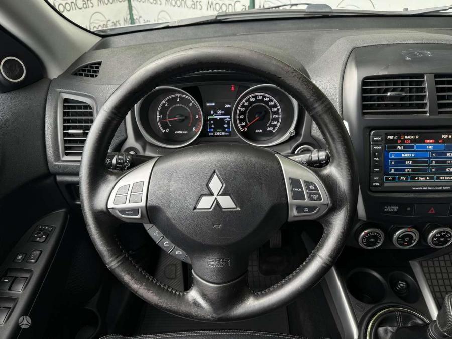 Pelēks Mitsubishi ASX 2011 Viļņa, ar dzinēja tilpumu 1.80 L un nobraukumu 236 tūkst. km par 5000 €, foto 11 vietnē AUTOMOTO.COM.LV