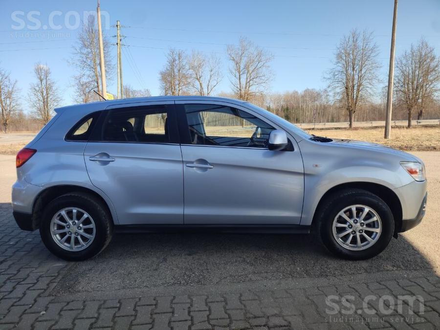 Pelēks Mitsubishi ASX 2012 Ogre, ar dzinēja tilpumu 1.80 L un nobraukumu 264 tūkst. km par 4970 €, foto 5 vietnē AUTOMOTO.COM.LV