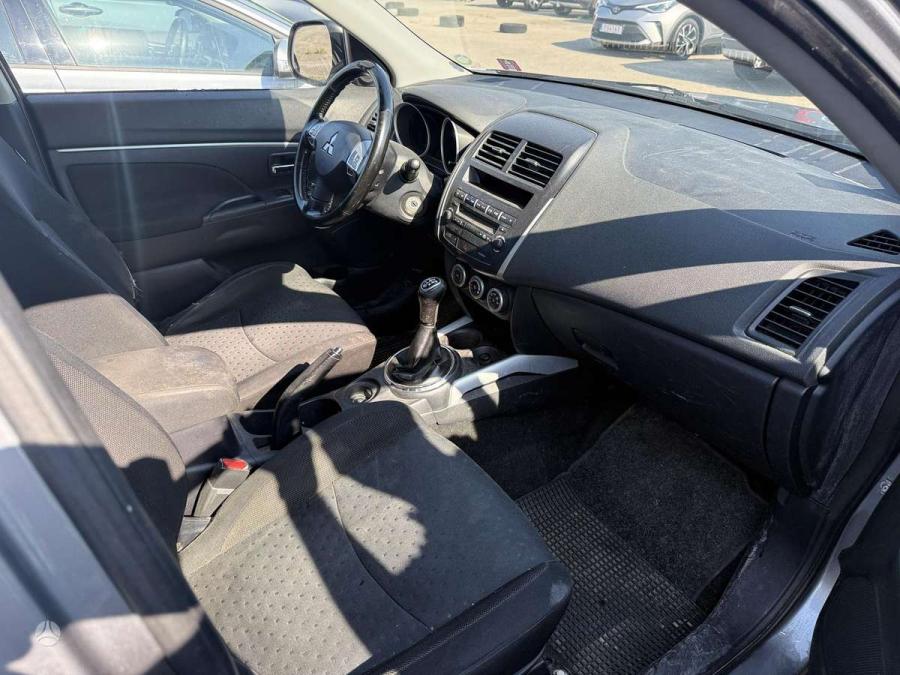 Grey Mitsubishi ASX 2012 in Siauliai, with an engine capacity of 1.59 L and mileage of 300 thousand km for 1600 €, photo 6 on AUTOMOTO.COM.LV