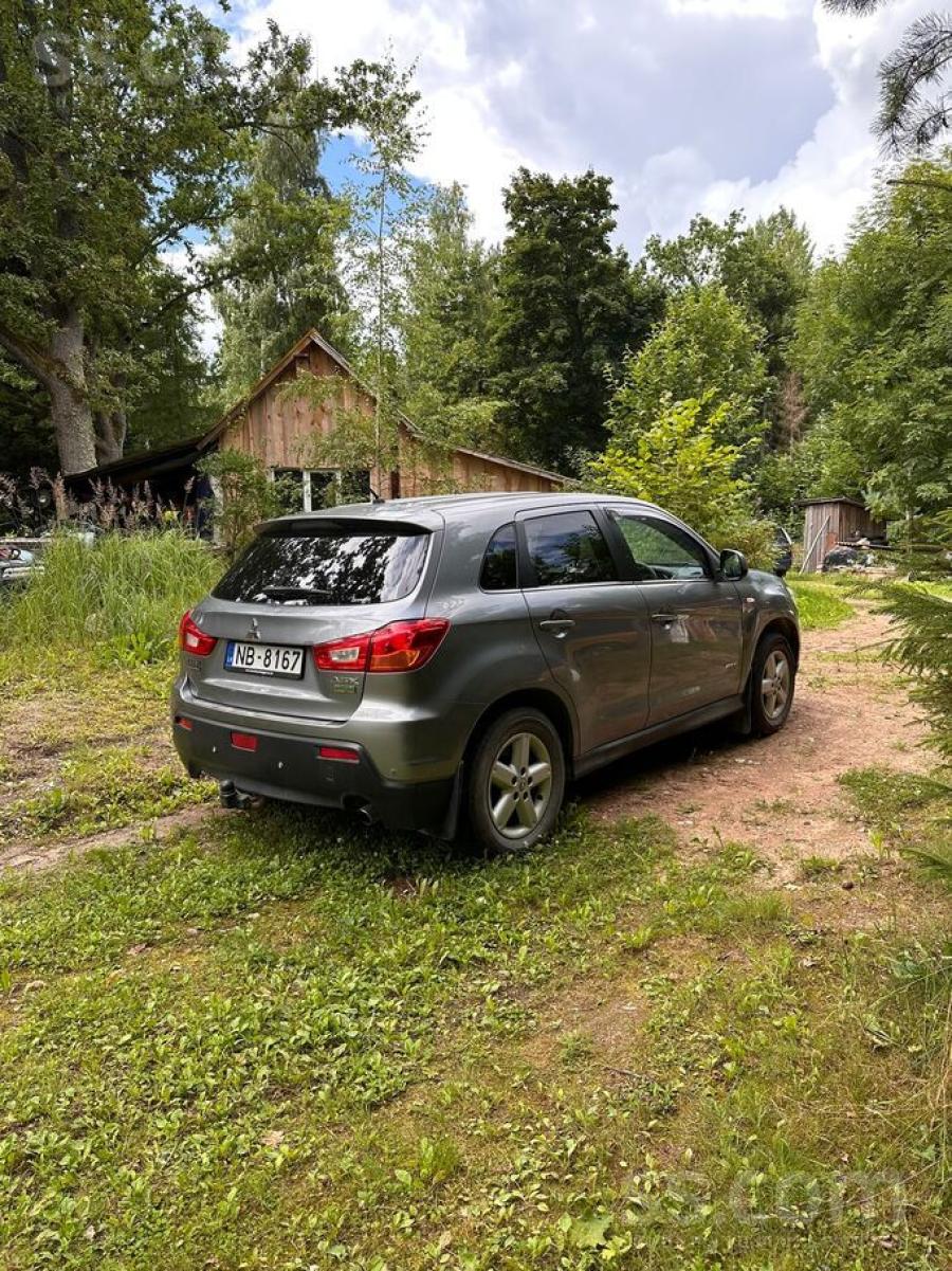Grey Mitsubishi ASX 2012 in Cesis, with an engine capacity of 1.80 L and mileage of 143 thousand km for 2500 €, photo 4 on AUTOMOTO.COM.LV