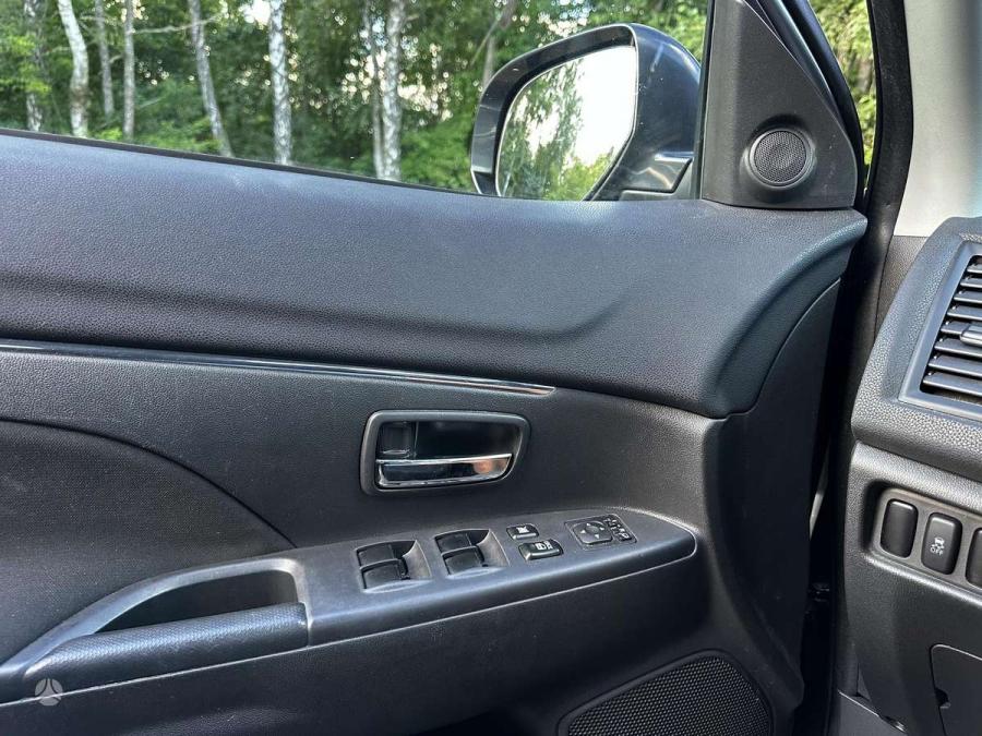 Pelēks Mitsubishi ASX 2018 Kauņa, ar dzinēja tilpumu 1.56 L un nobraukumu 220 tūkst. km par 8750 €, foto 16 vietnē AUTOMOTO.COM.LV