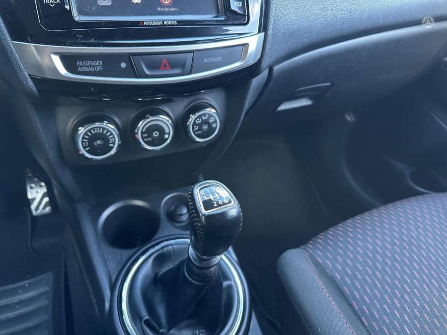 Pelēks Mitsubishi ASX 2018 Kauņa, ar dzinēja tilpumu 1.56 L un nobraukumu 220 tūkst. km par 8750 €, foto 20 vietnē AUTOMOTO.COM.LV