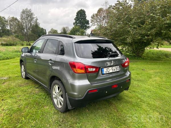 Pelēks Mitsubishi ASX 2012 Rīga, ar dzinēja tilpumu 1.80 L un nobraukumu 291 tūkst. km par 4200 €, foto 5 vietnē AUTOMOTO.COM.LV