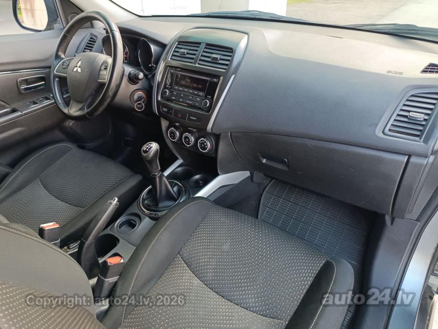 Grey Mitsubishi ASX 2012 in Tallinn, with an engine capacity of 1.60 L and mileage of 176 thousand km for 4490 €, photo 6 on AUTOMOTO.COM.LV