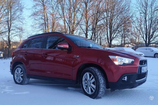 Red Mitsubishi ASX 2010 in Siauliai, with an engine capacity of 1.80 L and mileage of 258 thousand km for 5300 €, photo 3 on AUTOMOTO.COM.LV