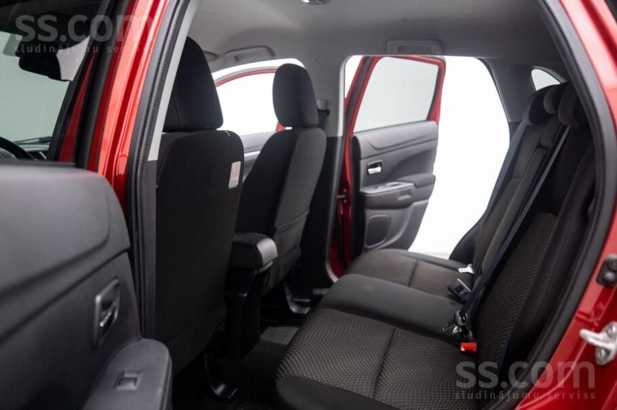 Red Mitsubishi ASX 2015 in Tallinn, with an engine capacity of 2.30 L and mileage of 155 thousand km for 9998 €, photo 11 on AUTOMOTO.COM.LV