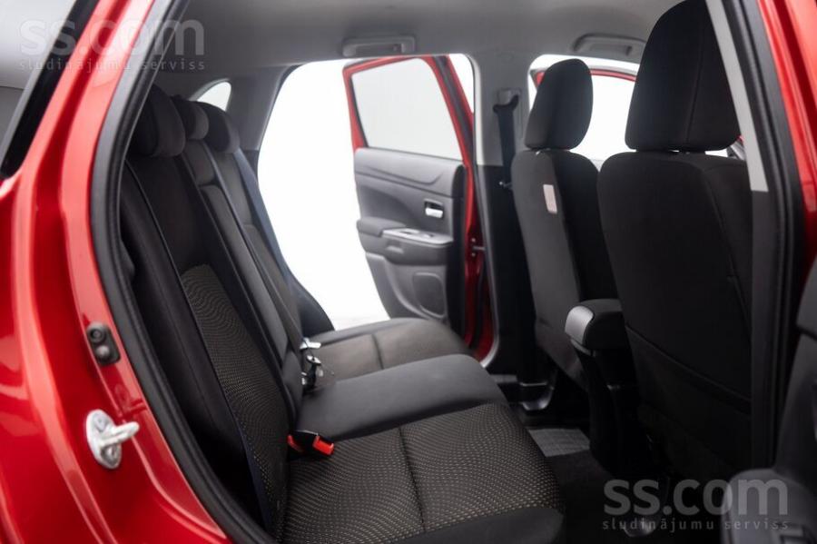 Red Mitsubishi ASX 2015 in Tallinn, with an engine capacity of 2.30 L and mileage of 155 thousand km for 9998 €, photo 12 on AUTOMOTO.COM.LV