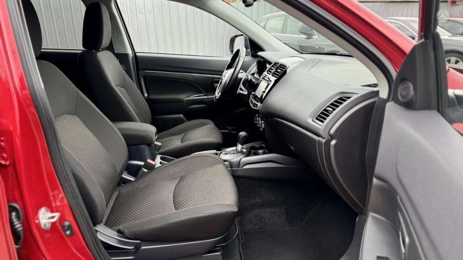 Red Mitsubishi ASX 2015 in Telschi, with an engine capacity of 2.27 L and mileage of 185 thousand km for 8900 €, photo 17 on AUTOMOTO.COM.LV