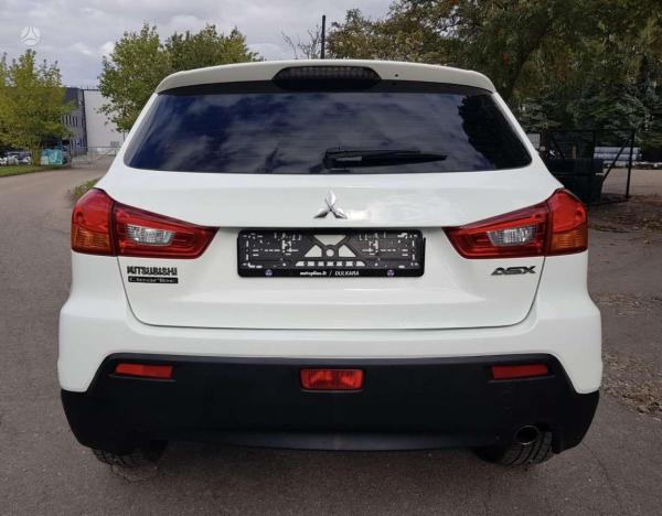 White Mitsubishi ASX 2010 in Siauliai, with an engine capacity of 1.80 L and mileage of 238 thousand km for 4450 €, photo 6 on AUTOMOTO.COM.LV