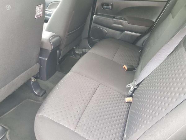 White Mitsubishi ASX 2010 in Siauliai, with an engine capacity of 1.80 L and mileage of 238 thousand km for 4450 €, photo 9 on AUTOMOTO.COM.LV