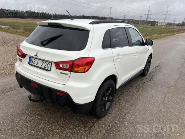 White Mitsubishi ASX 2011 in Telschi, with an engine capacity of 1.80 L and mileage of 282 thousand km for 3650 €, photo 5 on AUTOMOTO.COM.LV