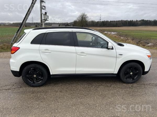 White Mitsubishi ASX 2011 in Telschi, with an engine capacity of 1.80 L and mileage of 282 thousand km for 3650 €, photo 6 on AUTOMOTO.COM.LV