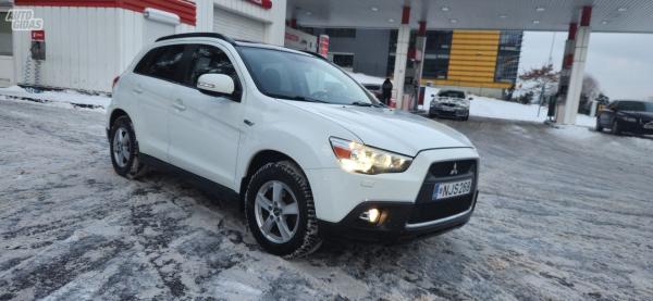 White Mitsubishi ASX 2011 in Vilnius, with an engine capacity of 1.80 L and mileage of 326 thousand km for 4600 €, photo 2 on AUTOMOTO.COM.LV